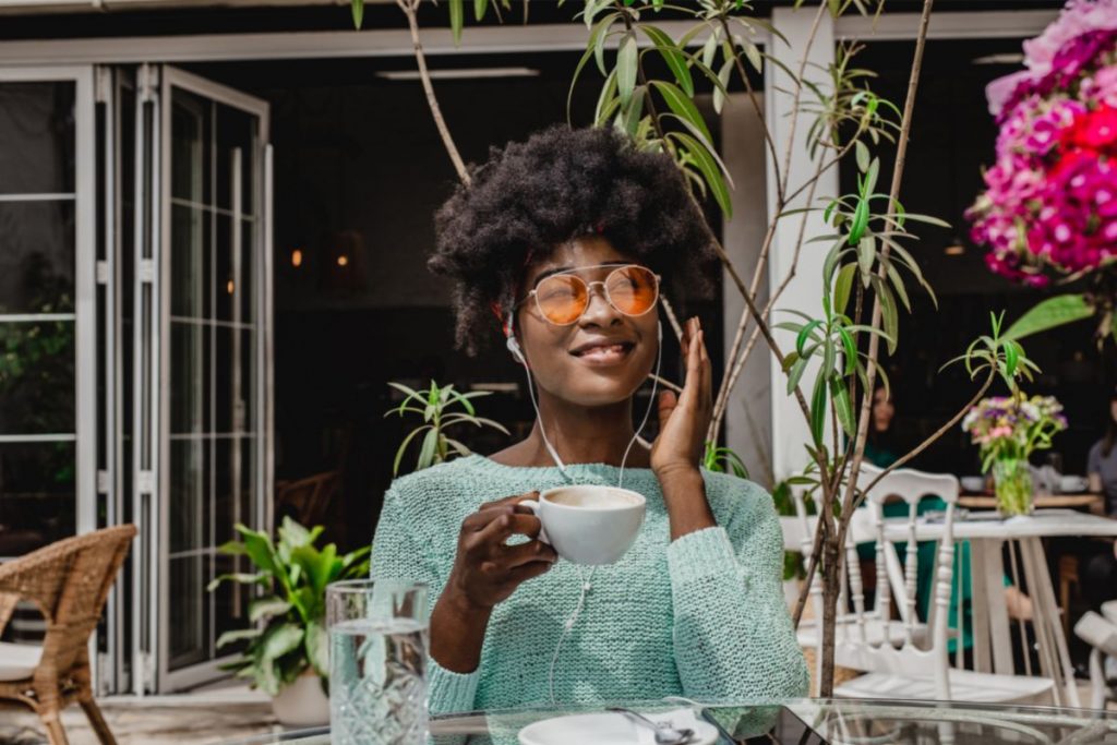 Simplecast vs. Buzzsprout: Comparing Podcast Hosting