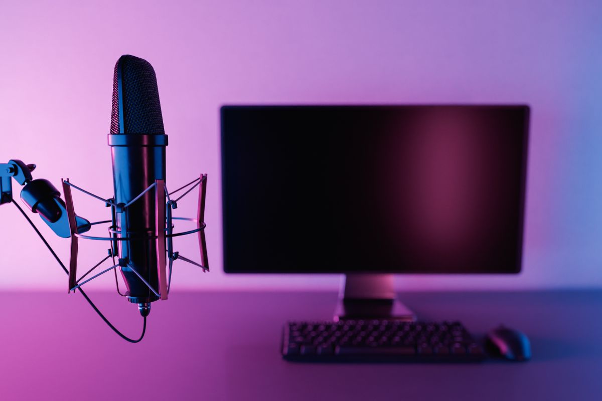 A Comparison of Zencastr vs Ringr for Podcast Recording