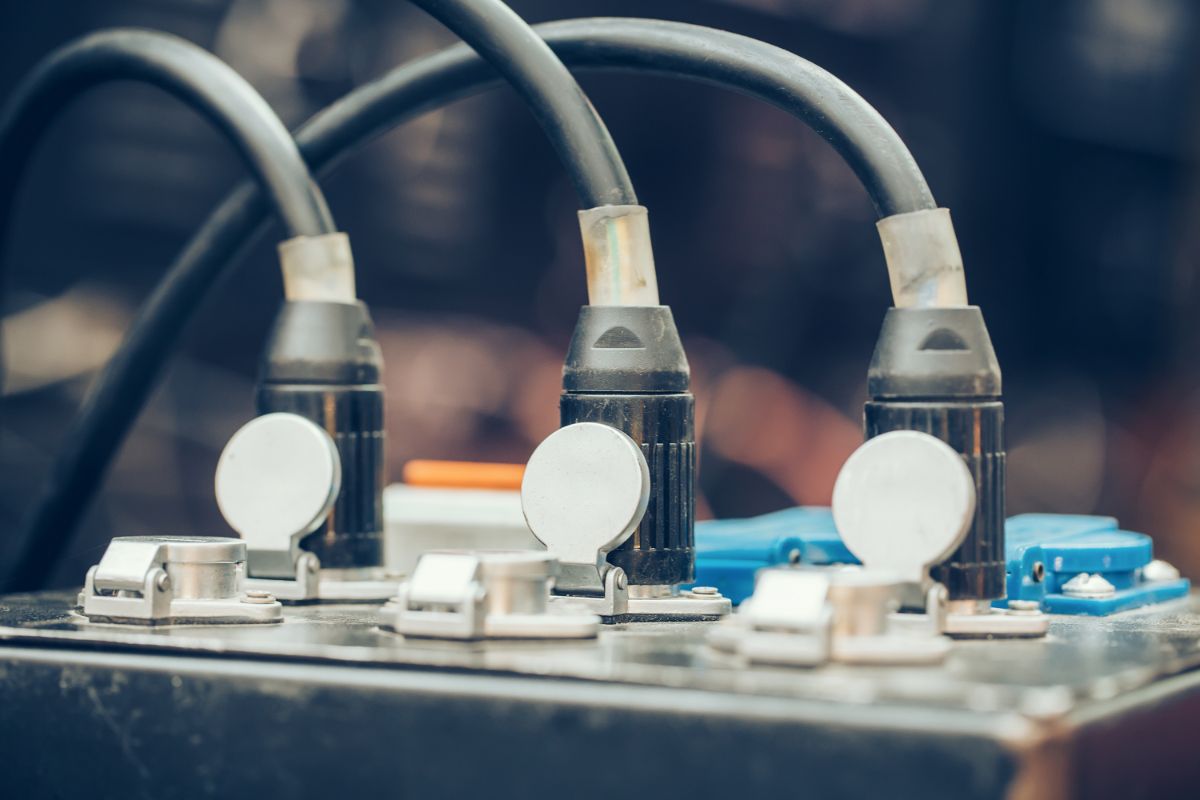 How Do You Connect M-Audio M-Track 2X2