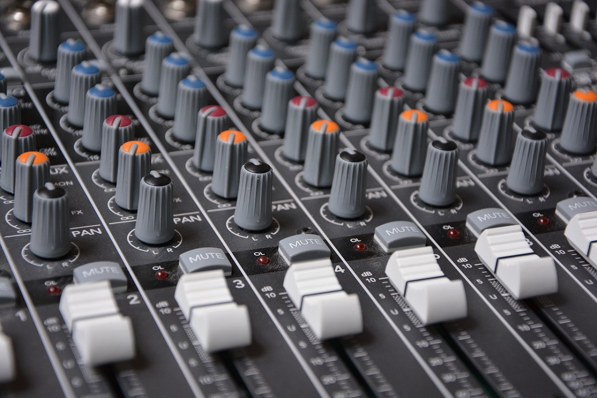Soundcraft Signature 12MTK Multi-Track Mixer Review