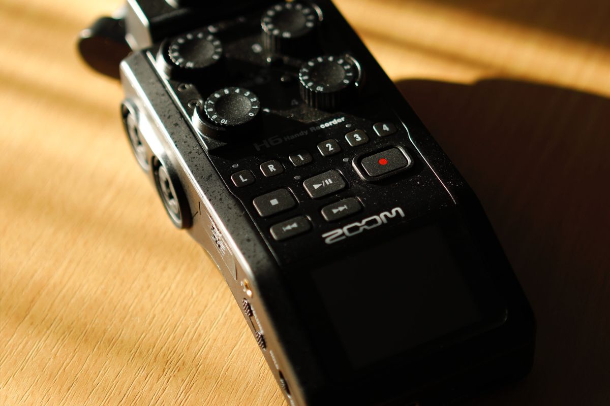 Zoom Podtrak P4 Review - Portable Podcast recorder